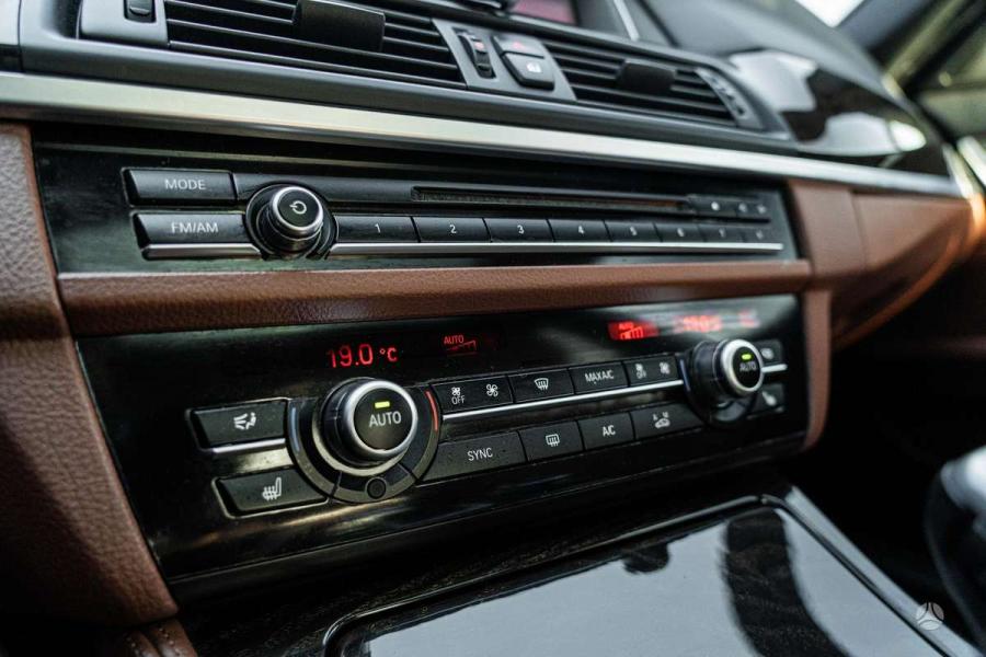 White BMW 535 2016 in Vilnius, with an engine capacity of 2.98 L and mileage of 203 thousand km for 14500 €, photo 35 on AUTOMOTO.COM.LV