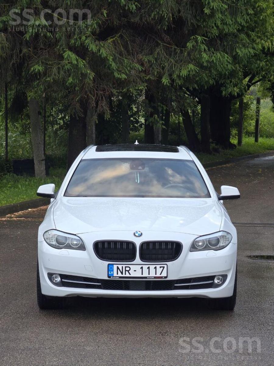 White BMW 535 2010 in Riga, with an engine capacity of 3.00 L and mileage of 279 thousand km for 8999 €, photo 3 on AUTOMOTO.COM.LV