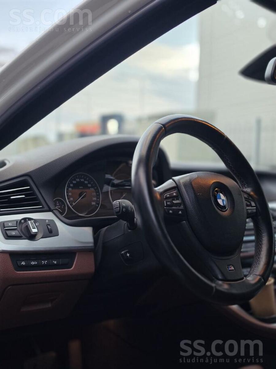 White BMW 535 2010 in Riga, with an engine capacity of 3.00 L and mileage of 279 thousand km for 8999 €, photo 8 on AUTOMOTO.COM.LV