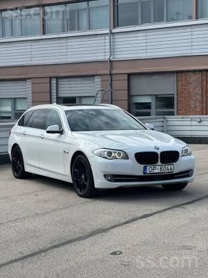 White BMW 535 2010 in Riga, with an engine capacity of 3.00 L and mileage of 279 thousand km for 8399 €, photo 4 on AUTOMOTO.COM.LV