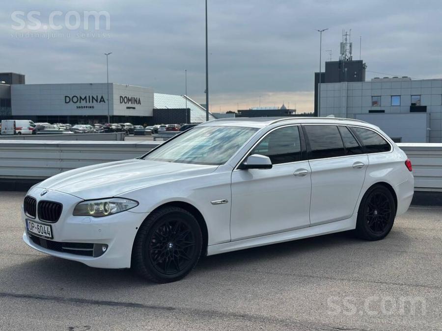 White BMW 535 2010 in Riga, with an engine capacity of 3.00 L and mileage of 279 thousand km for 8399 €, photo 5 on AUTOMOTO.COM.LV