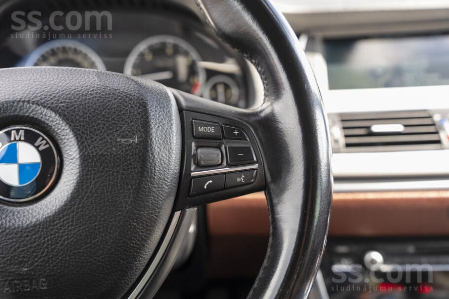 White BMW 535 2010 in Riga, with an engine capacity of 3.00 L and mileage of 241 thousand km for 8990 €, photo 18 on AUTOMOTO.COM.LV