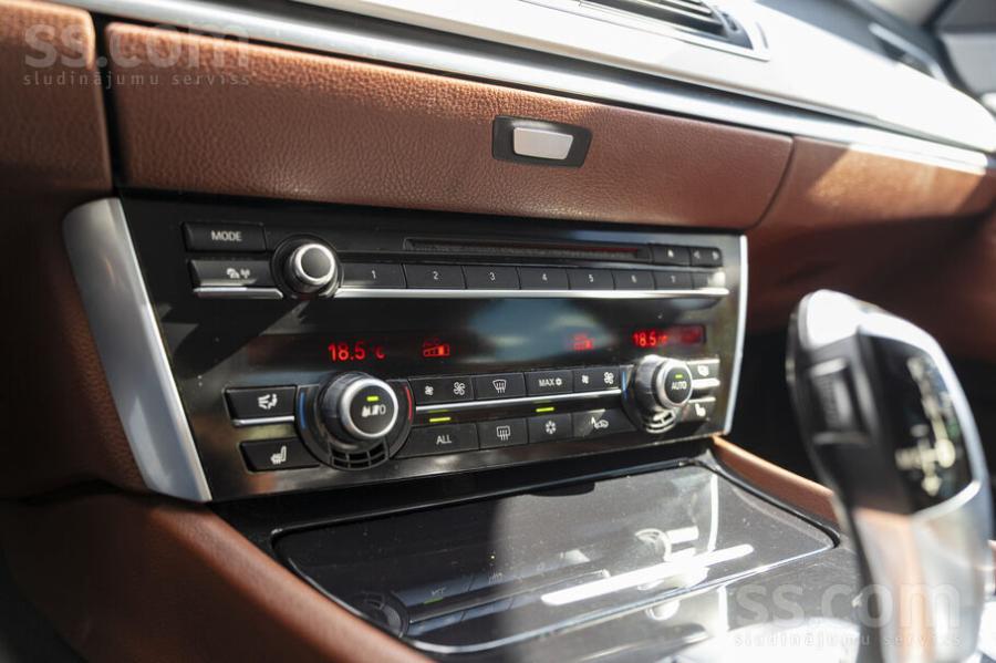 White BMW 535 2010 in Riga, with an engine capacity of 3.00 L and mileage of 241 thousand km for 8990 €, photo 22 on AUTOMOTO.COM.LV
