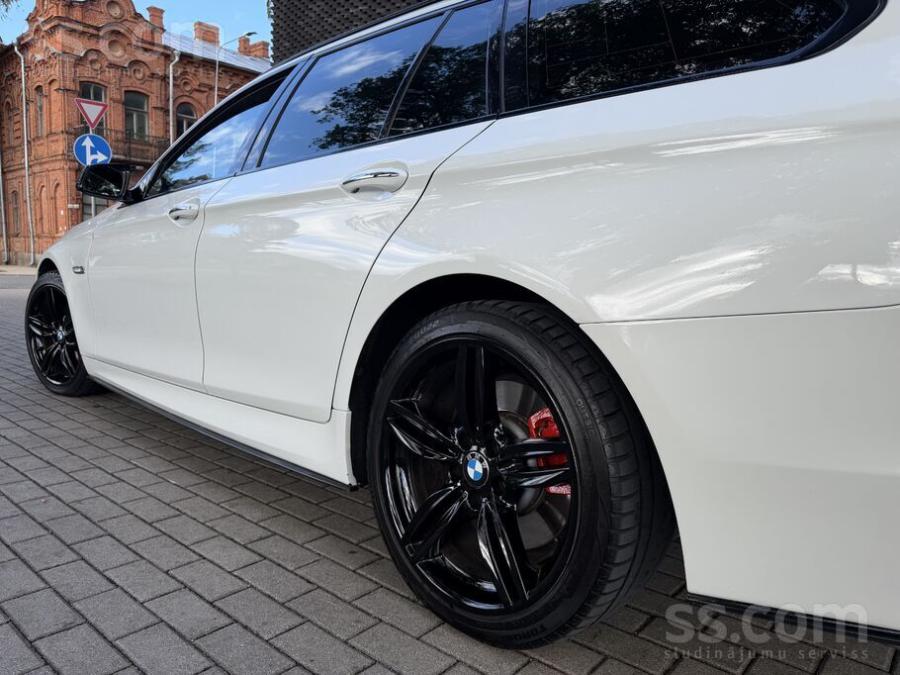 White BMW 535 2011 in Daugavpils, with an engine capacity of 3.00 L and mileage of 298 thousand km for 12500 €, photo 16 on AUTOMOTO.COM.LV
