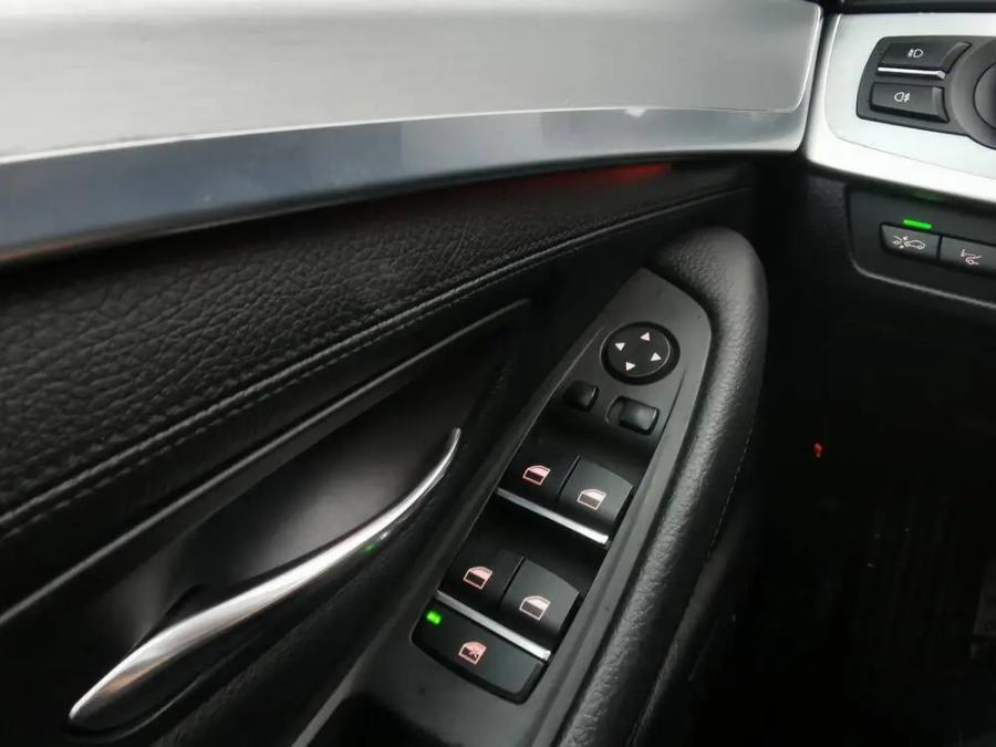 Balts BMW 535 2012 Kuldīga, ar dzinēja tilpumu 3.00 L un nobraukumu 279 tūkst. km par 10900 €, foto 27 vietnē AUTOMOTO.COM.LV