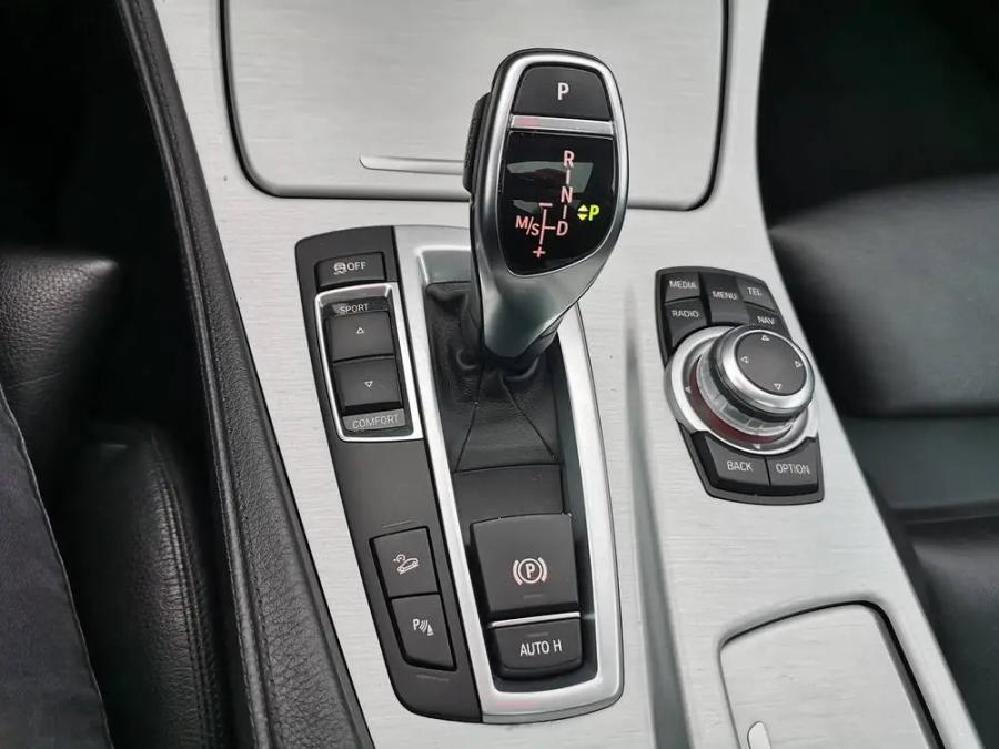 Balts BMW 535 2012 Kuldīga, ar dzinēja tilpumu 3.00 L un nobraukumu 279 tūkst. km par 10900 €, foto 33 vietnē AUTOMOTO.COM.LV