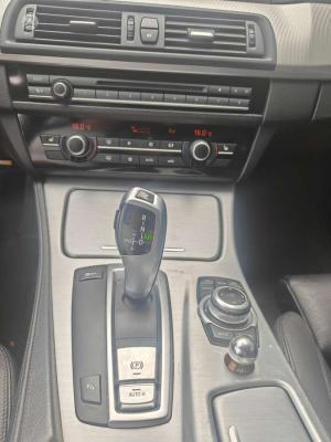 White BMW 535 2012 in Klaipeda, with an engine capacity of 3.00 L and mileage of 340 thousand km for 5999 €, photo 8 on AUTOMOTO.COM.LV