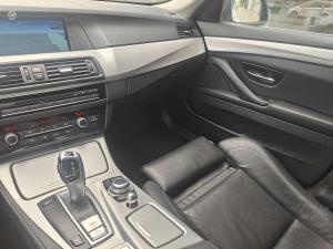 White BMW 535 2012 in Klaipeda, with an engine capacity of 3.00 L and mileage of 340 thousand km for 5999 €, photo 9 on AUTOMOTO.COM.LV