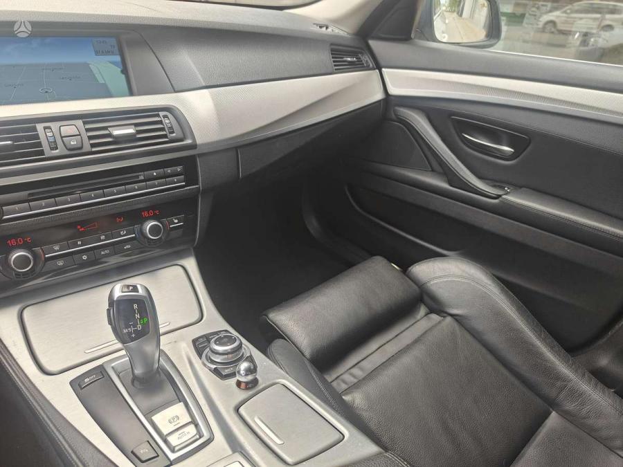 White BMW 535 2012 in Klaipeda, with an engine capacity of 3.00 L and mileage of 340 thousand km for 5999 €, photo 9 on AUTOMOTO.COM.LV