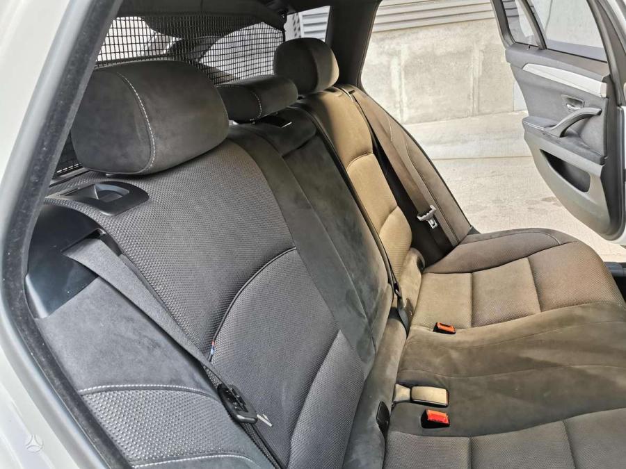 Balts BMW 535 2013 Viļņa, ar dzinēja tilpumu 2.99 L un nobraukumu 294 tūkst. km par 8450 €, foto 23 vietnē AUTOMOTO.COM.LV