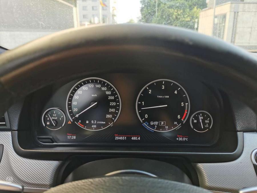 Balts BMW 535 2013 Viļņa, ar dzinēja tilpumu 2.99 L un nobraukumu 294 tūkst. km par 8450 €, foto 26 vietnē AUTOMOTO.COM.LV