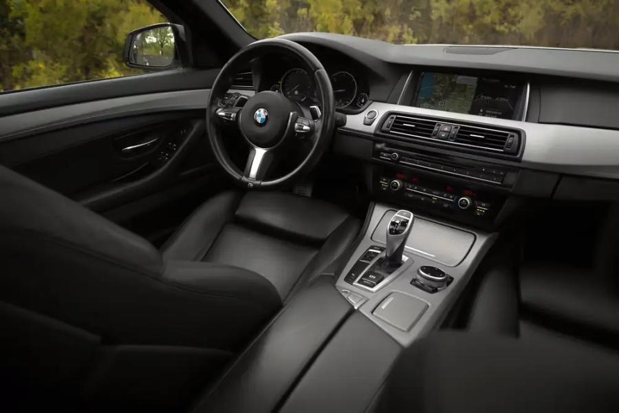 Balts BMW 535 2014 Jelgava, ar dzinēja tilpumu 3.00 L un nobraukumu 289 tūkst. km par 14900 €, foto 10 vietnē AUTOMOTO.COM.LV