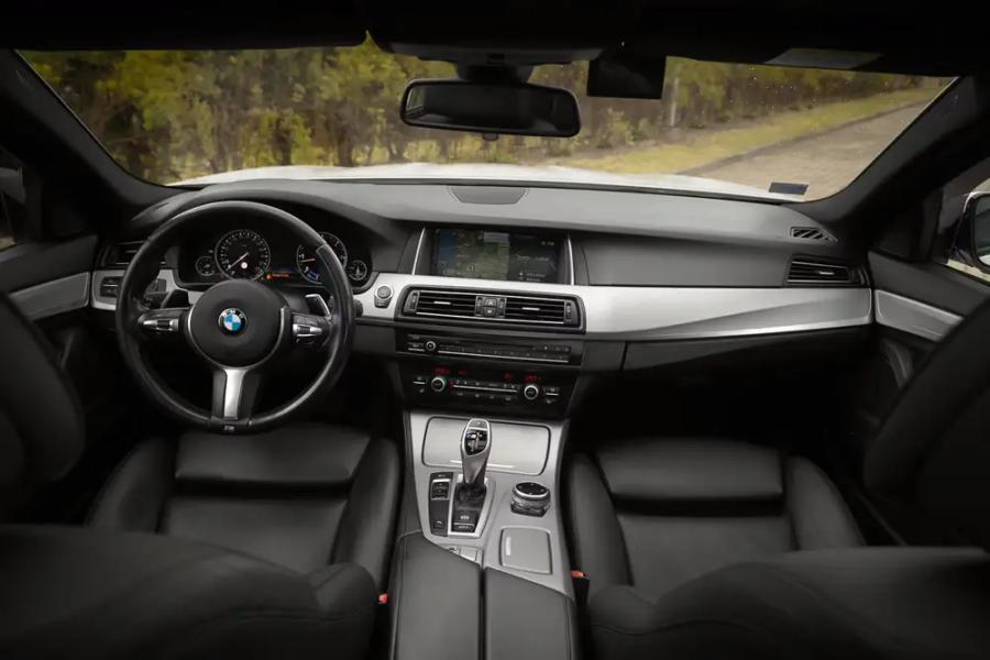 Balts BMW 535 2014 Jelgava, ar dzinēja tilpumu 3.00 L un nobraukumu 289 tūkst. km par 14900 €, foto 11 vietnē AUTOMOTO.COM.LV