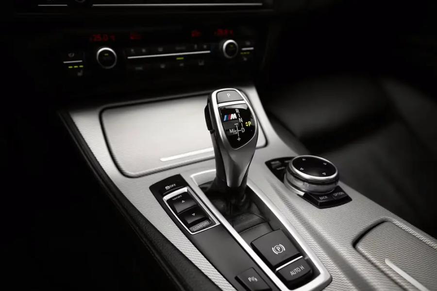 Balts BMW 535 2014 Jelgava, ar dzinēja tilpumu 3.00 L un nobraukumu 289 tūkst. km par 14900 €, foto 18 vietnē AUTOMOTO.COM.LV