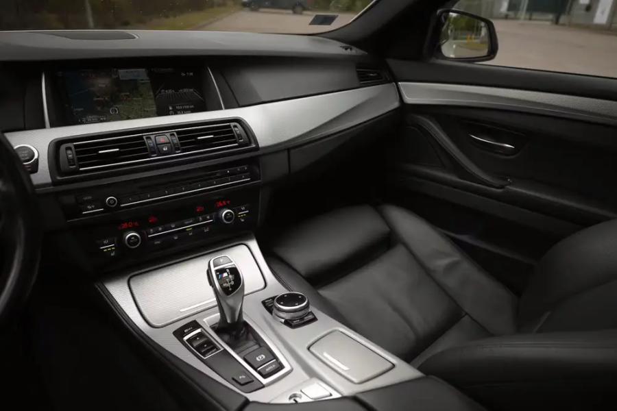 Balts BMW 535 2014 Jelgava, ar dzinēja tilpumu 3.00 L un nobraukumu 289 tūkst. km par 14900 €, foto 26 vietnē AUTOMOTO.COM.LV