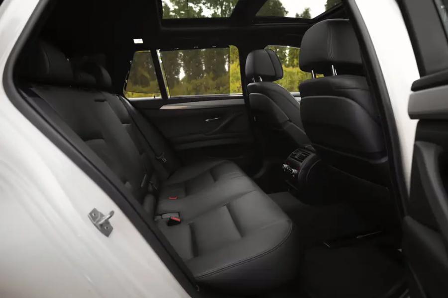 Balts BMW 535 2014 Jelgava, ar dzinēja tilpumu 3.00 L un nobraukumu 289 tūkst. km par 14900 €, foto 29 vietnē AUTOMOTO.COM.LV