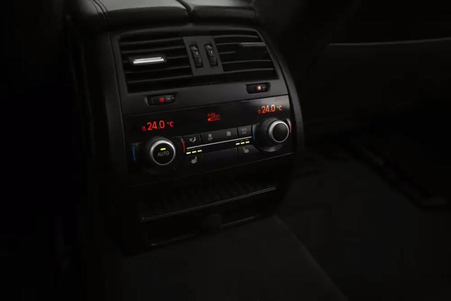 Balts BMW 535 2014 Jelgava, ar dzinēja tilpumu 3.00 L un nobraukumu 289 tūkst. km par 14900 €, foto 30 vietnē AUTOMOTO.COM.LV