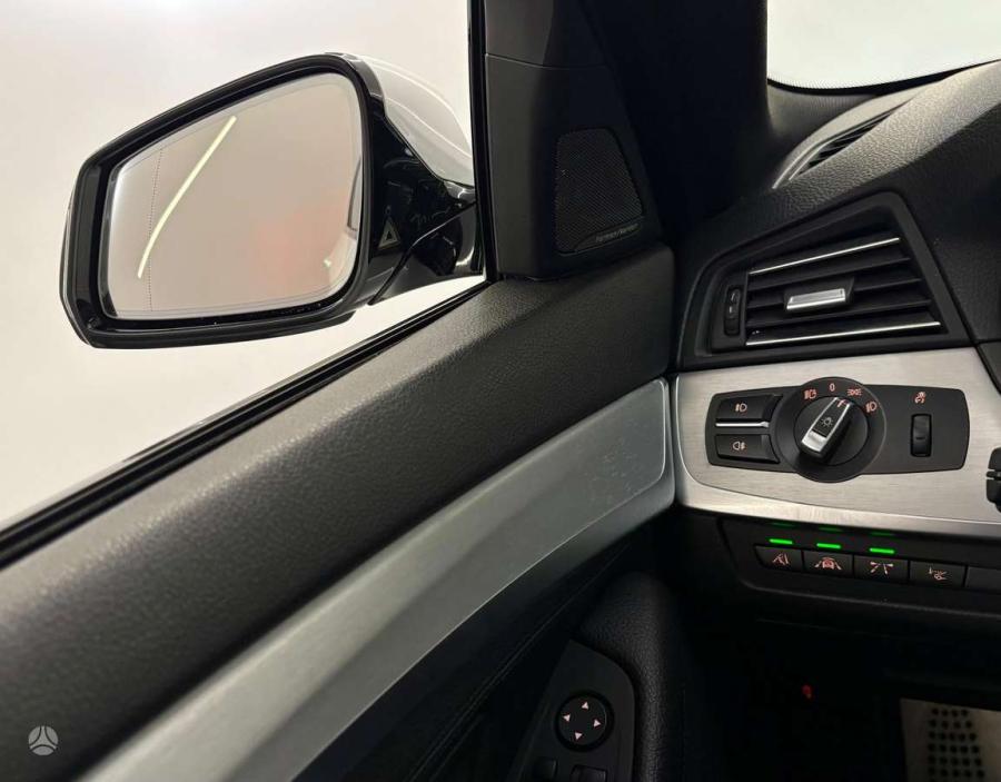 White BMW 535 2017 in Marijampole, with an engine capacity of 2.99 L and mileage of 288 thousand km for 14450 €, photo 8 on AUTOMOTO.COM.LV