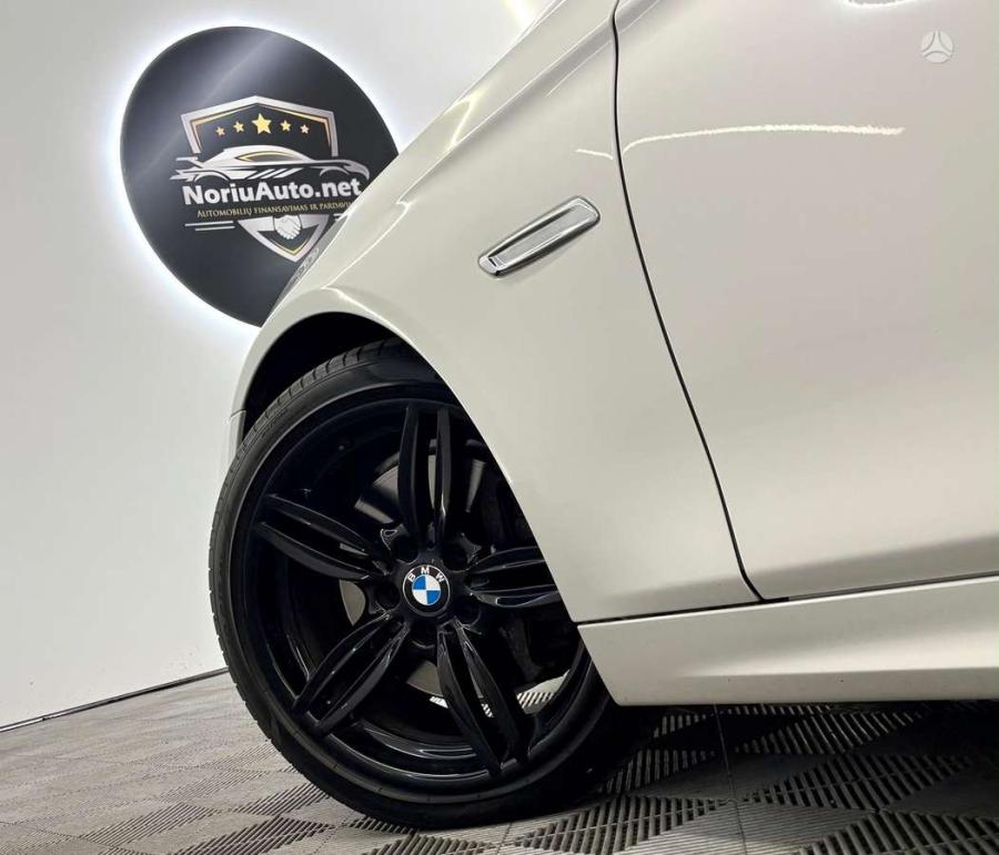 White BMW 535 2017 in Marijampole, with an engine capacity of 2.99 L and mileage of 288 thousand km for 14450 €, photo 33 on AUTOMOTO.COM.LV