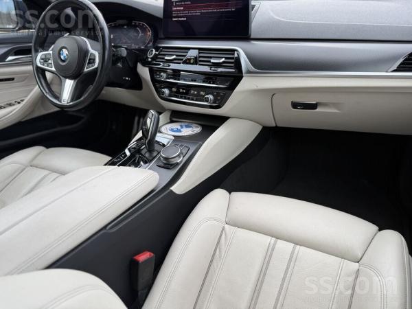Melns BMW 540 2021 Rīga, ar dzinēja tilpumu 3.00 L un nobraukumu 168 tūkst. km par 24990 €, foto 9 vietnē AUTOMOTO.COM.LV