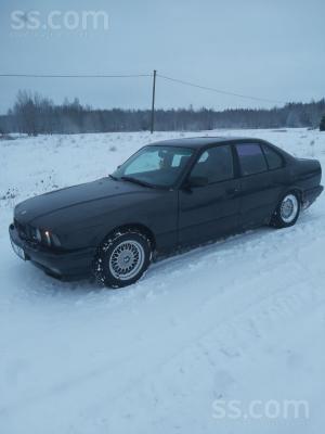Black BMW 540 1993 in Balvi, with an engine capacity of 4.00 L and mileage of 386 thousand km for 5500 €, photo 2 on AUTOMOTO.COM.LV