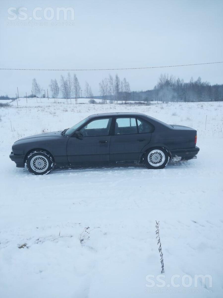 Black BMW 540 1993 in Balvi, with an engine capacity of 4.00 L and mileage of 386 thousand km for 5500 €, photo 3 on AUTOMOTO.COM.LV