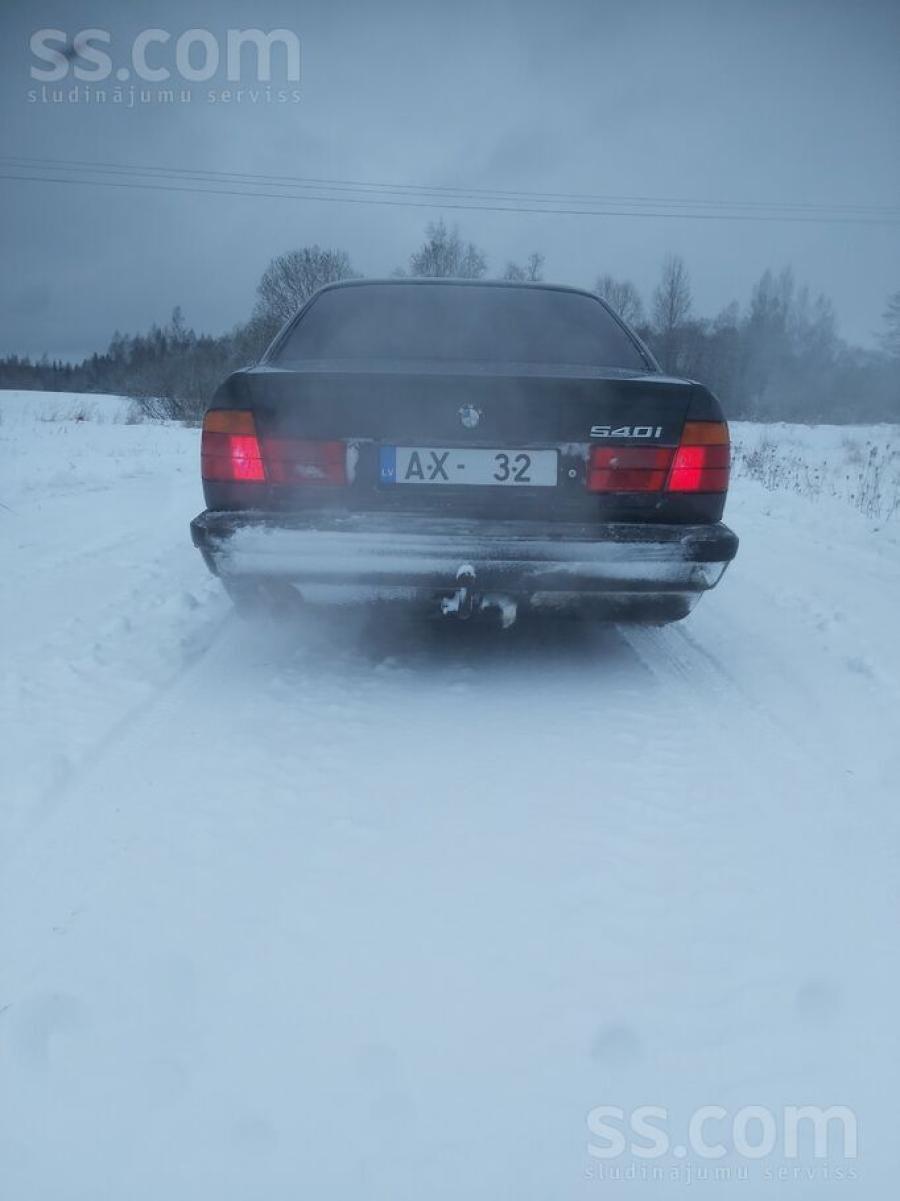 Black BMW 540 1993 in Balvi, with an engine capacity of 4.00 L and mileage of 386 thousand km for 5500 €, photo 13 on AUTOMOTO.COM.LV