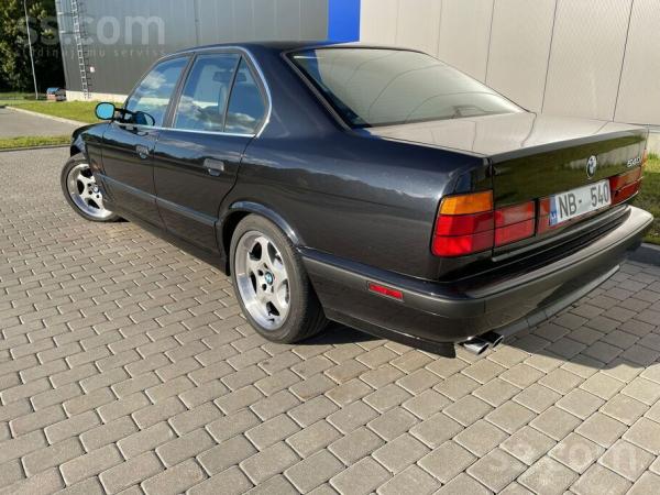 БМВ 540 1995 в Рига на AUTOMOTO.COM.LV Черный БМВ 540 1995 в Рига, объемом двигателя 4.00 л и пробегом 300 тыс. км за 25000 €, фото 5 на AUTOMOTO.COM.LV