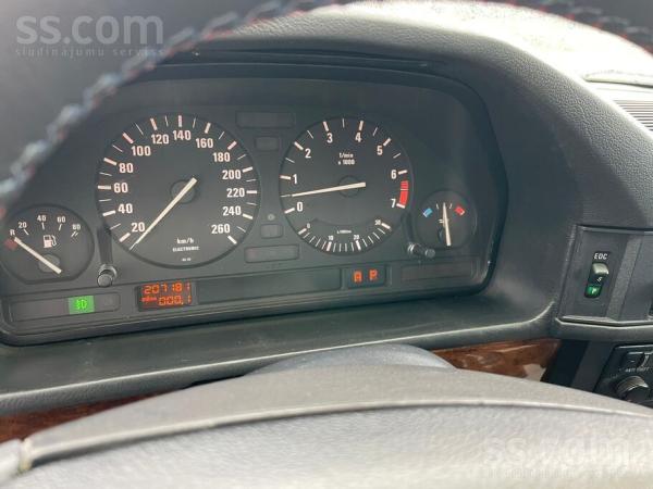 БМВ 540 1995 в Рига на AUTOMOTO.COM.LV Черный БМВ 540 1995 в Рига, объемом двигателя 4.00 л и пробегом 300 тыс. км за 25000 €, фото 9 на AUTOMOTO.COM.LV