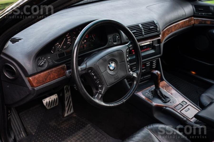 Black BMW 540 1996 in Riga, with an engine capacity of 4.40 L and mileage of 300 thousand km for 6450 €, photo 12 on AUTOMOTO.COM.LV