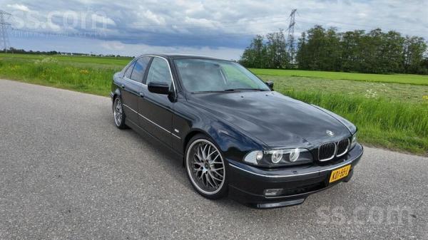 Melns BMW 540 1998 Daugavpils, ar dzinēja tilpumu 4.40 L un nobraukumu 77 tūkst. km par 24000 €, foto 1 vietnē AUTOMOTO.COM.LV