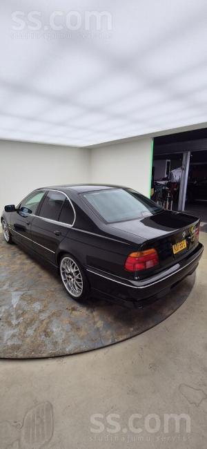 Melns BMW 540 1998 Daugavpils, ar dzinēja tilpumu 4.40 L un nobraukumu 77 tūkst. km par 24000 €, foto 3 vietnē AUTOMOTO.COM.LV