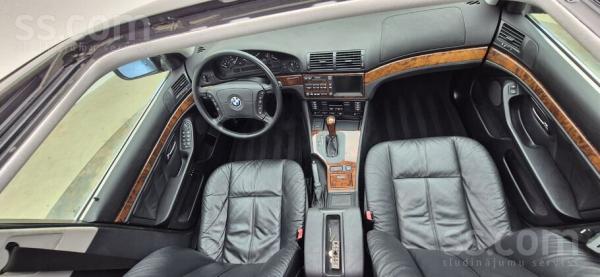Melns BMW 540 1998 Daugavpils, ar dzinēja tilpumu 4.40 L un nobraukumu 77 tūkst. km par 24000 €, foto 4 vietnē AUTOMOTO.COM.LV