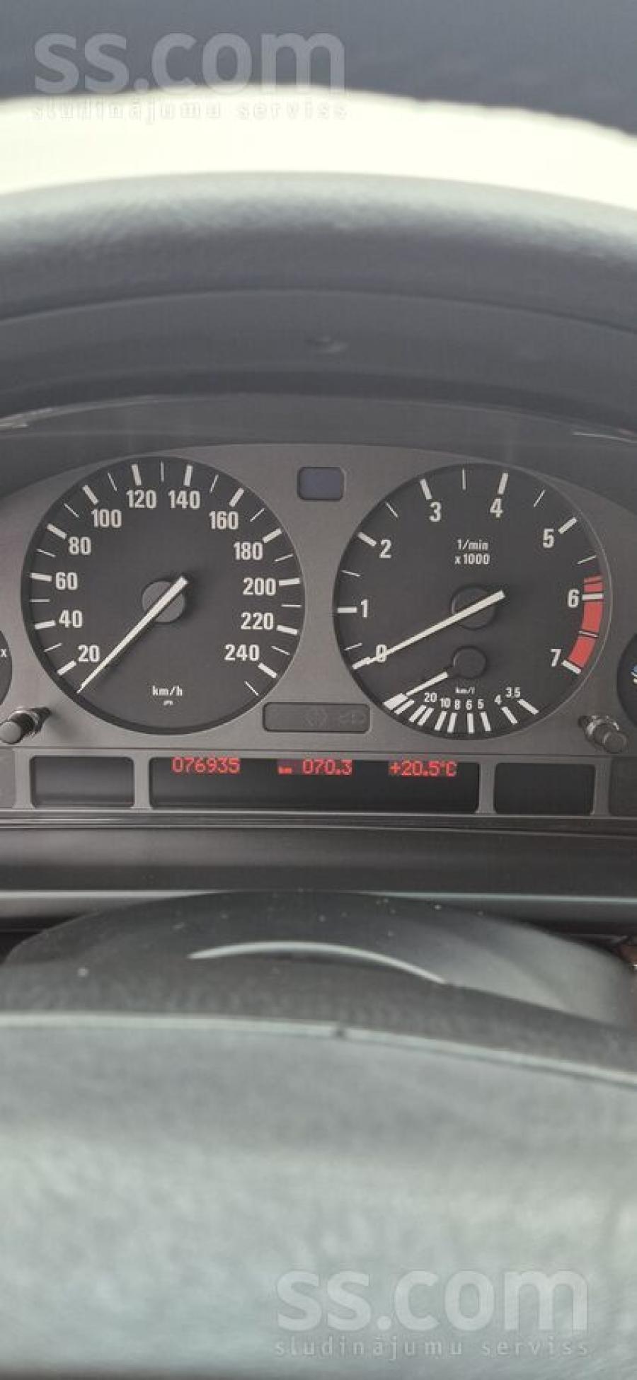 Melns BMW 540 1998 Daugavpils, ar dzinēja tilpumu 4.40 L un nobraukumu 77 tūkst. km par 24000 €, foto 12 vietnē AUTOMOTO.COM.LV