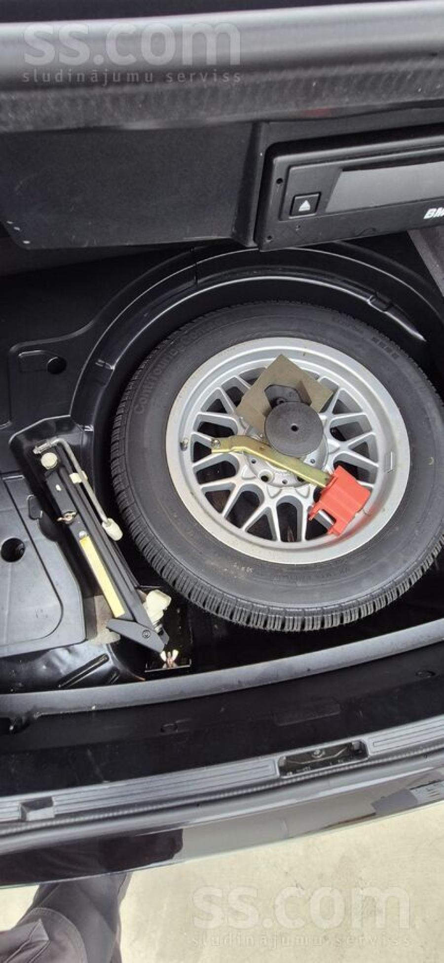 Melns BMW 540 1998 Daugavpils, ar dzinēja tilpumu 4.40 L un nobraukumu 77 tūkst. km par 24000 €, foto 13 vietnē AUTOMOTO.COM.LV