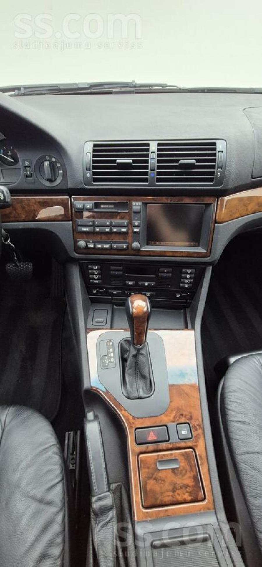 Melns BMW 540 1998 Daugavpils, ar dzinēja tilpumu 4.40 L un nobraukumu 77 tūkst. km par 24000 €, foto 15 vietnē AUTOMOTO.COM.LV