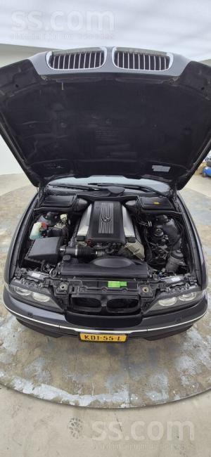 Melns BMW 540 1998 Daugavpils, ar dzinēja tilpumu 4.40 L un nobraukumu 77 tūkst. km par 24000 €, foto 16 vietnē AUTOMOTO.COM.LV