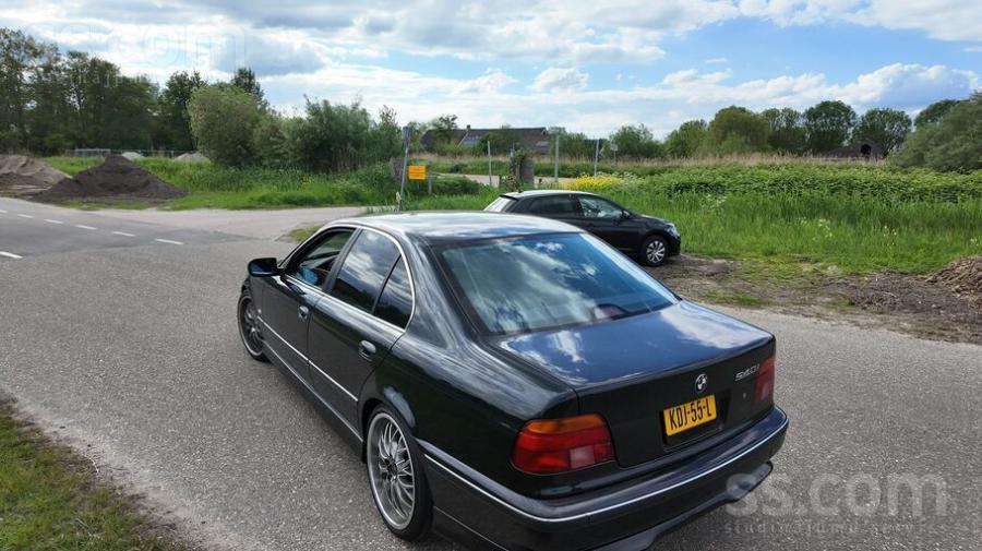 Melns BMW 540 1998 Daugavpils, ar dzinēja tilpumu 4.40 L un nobraukumu 77 tūkst. km par 24000 €, foto 19 vietnē AUTOMOTO.COM.LV
