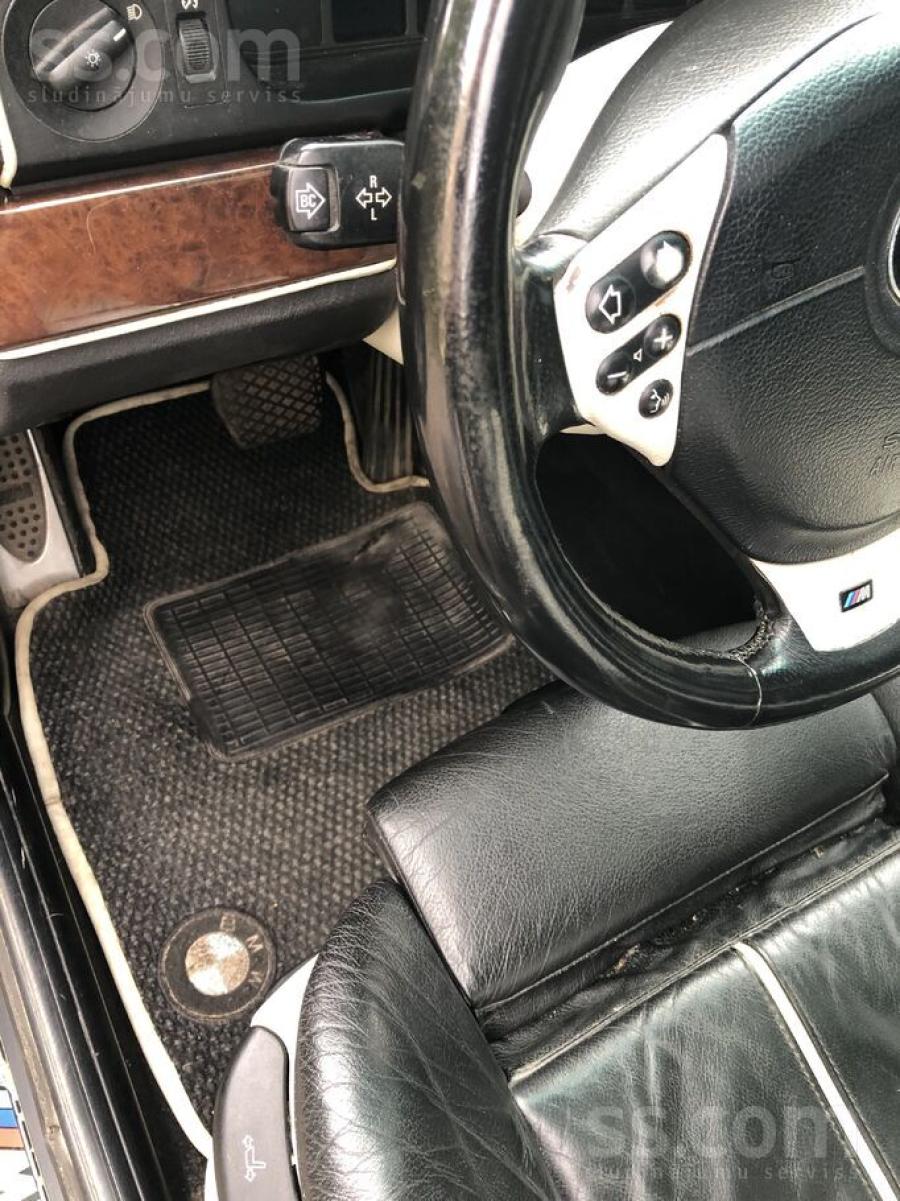 Black BMW 540 2000 in Jurmala, with an engine capacity of 4.40 L and mileage of 295 thousand km for 17500 €, photo 11 on AUTOMOTO.COM.LV