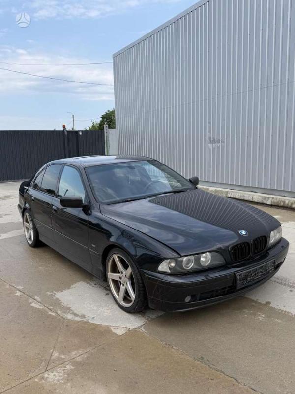 Melns BMW 540 2001 Viļņa, ar dzinēja tilpumu 4.40 L un nobraukumu 319 tūkst. km par 4950 €, foto 1 vietnē AUTOMOTO.COM.LV