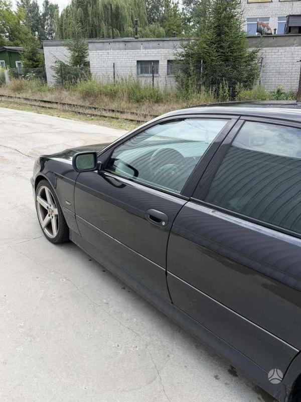 Melns BMW 540 2001 Viļņa, ar dzinēja tilpumu 4.40 L un nobraukumu 319 tūkst. km par 4950 €, foto 6 vietnē AUTOMOTO.COM.LV