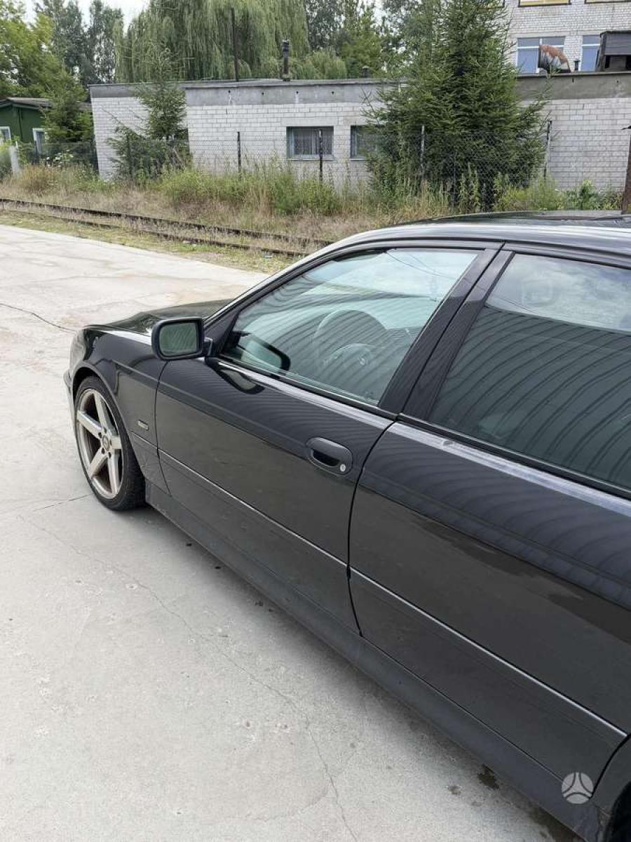 Черный БМВ 540 2001 в Вильнюс, объемом двигателя 4.40 л и пробегом 319 тыс. км за 4950 €, фото 7 на AUTOMOTO.COM.LV