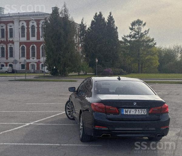 Black BMW 540 2017 in Jelgava, with an engine capacity of 3.00 L and mileage of 243 thousand km for 19750 €, photo 4 on AUTOMOTO.COM.LV