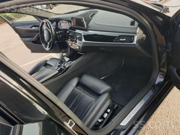 Black BMW 540 2017 in Jelgava, with an engine capacity of 3.00 L and mileage of 243 thousand km for 19750 €, photo 10 on AUTOMOTO.COM.LV