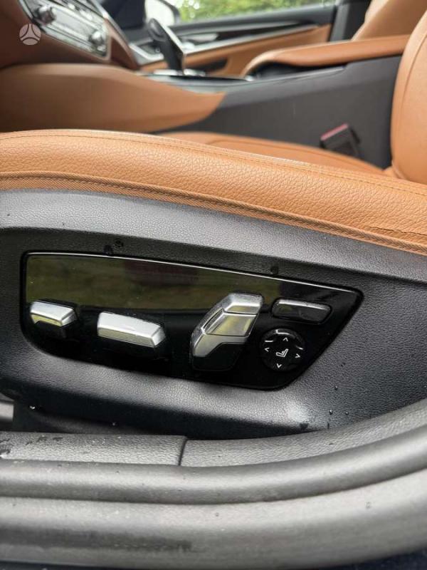 Melns BMW 540 2017 Viļņa, ar dzinēja tilpumu 3.00 L un nobraukumu 170 tūkst. km par 12000 €, foto 5 vietnē AUTOMOTO.COM.LV