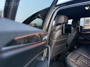 Black BMW 540 2017 in Riga, with an engine capacity of 3.00 L and mileage of 130 thousand km for 33500 €, photo 13 on AUTOMOTO.COM.LV