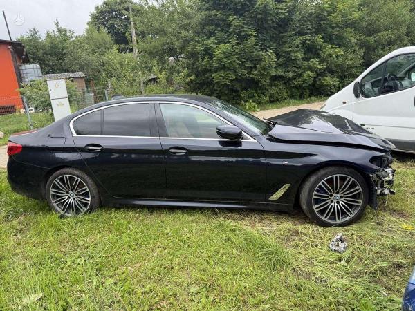Melns BMW 540 2017 Viļņa, ar dzinēja tilpumu 3.00 L un nobraukumu 170 tūkst. km par 11300 €, foto 4 vietnē AUTOMOTO.COM.LV