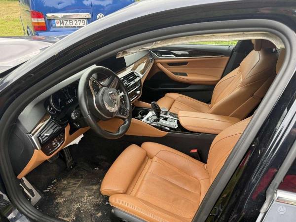 Melns BMW 540 2017 Viļņa, ar dzinēja tilpumu 3.00 L un nobraukumu 170 tūkst. km par 11300 €, foto 8 vietnē AUTOMOTO.COM.LV