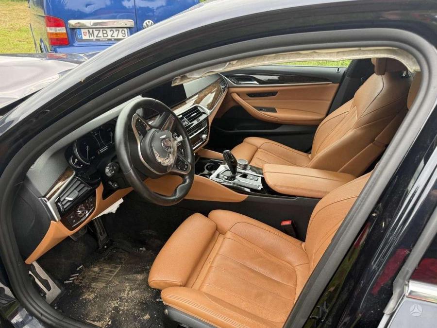 Melns BMW 540 2017 Viļņa, ar dzinēja tilpumu 3.00 L un nobraukumu 170 tūkst. km par 11300 €, foto 9 vietnē AUTOMOTO.COM.LV