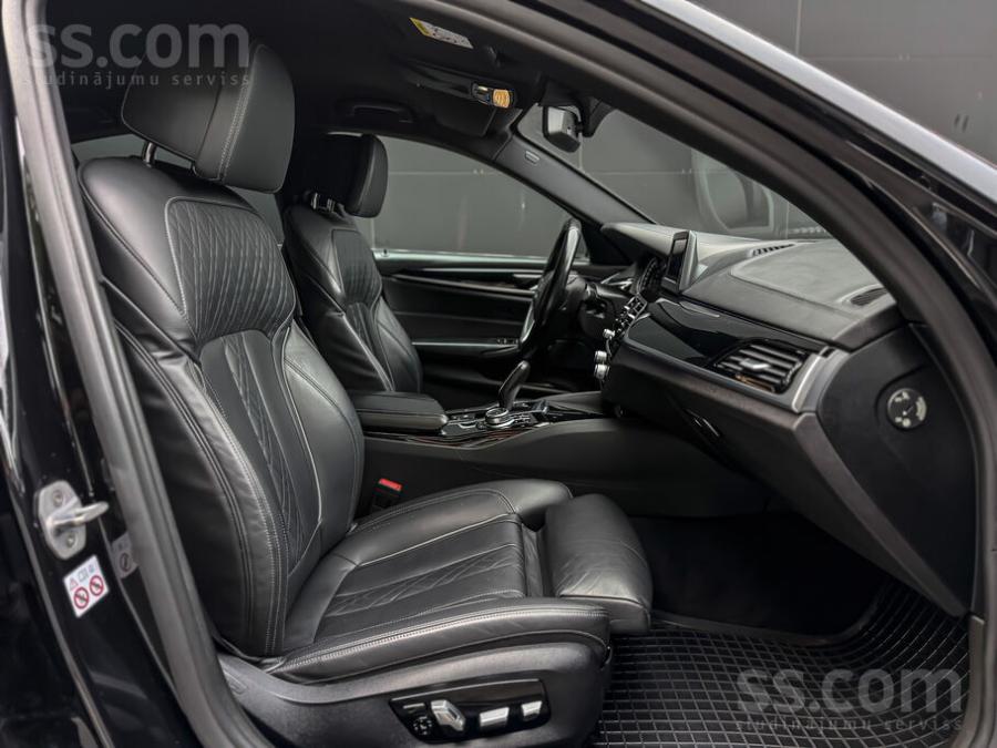 Melns BMW 540 2017 Jelgava, ar dzinēja tilpumu 3.00 L un nobraukumu 259 tūkst. km par 18600 €, foto 18 vietnē AUTOMOTO.COM.LV